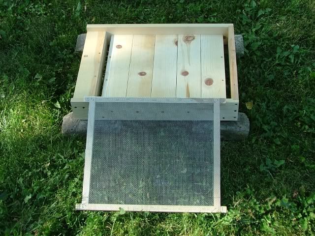 New style bottom board for improved winter ventilation | Beesource Beekeeping Forums